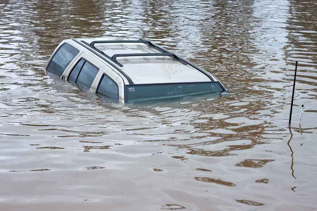 100,000 EVACUATED – Catastrophic Flooding Wrecks State | News Insights