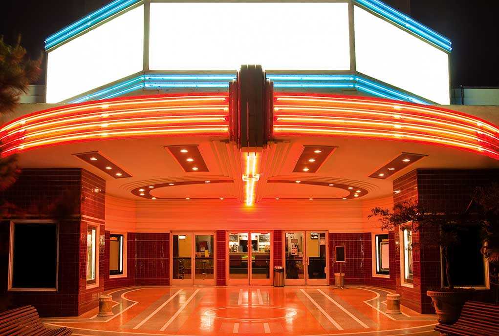 HORRIFYING Movie Theater COLLAPSE – Attendance CRASHES 46% | News Insights