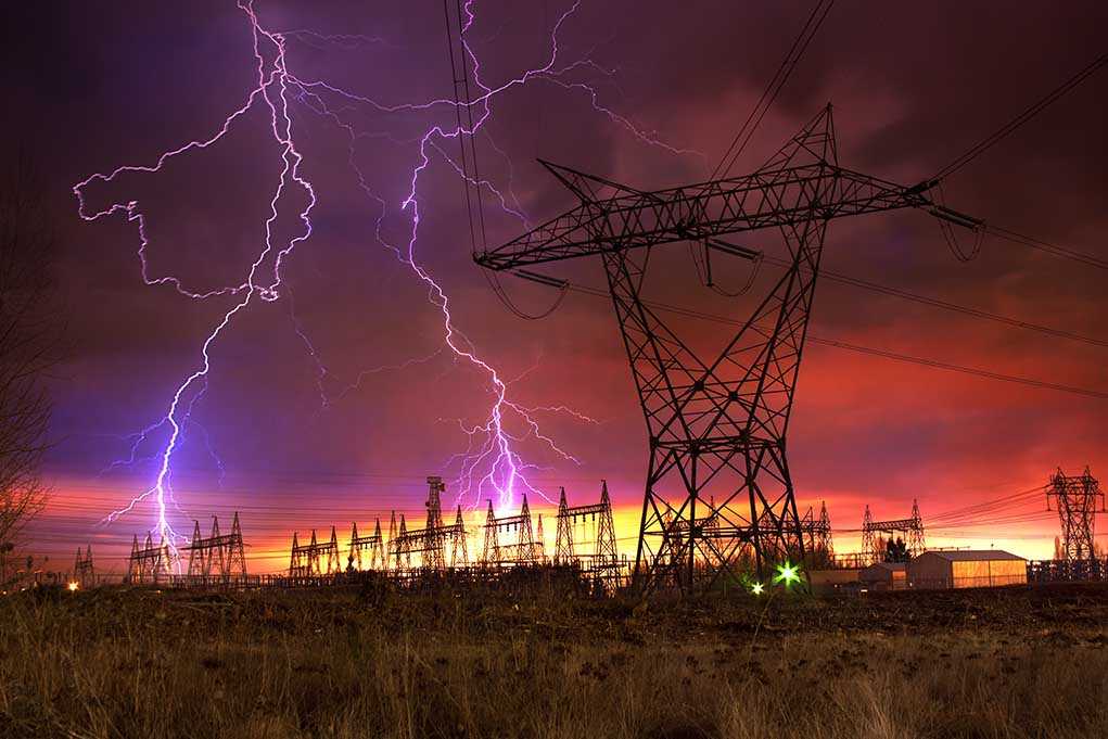 U.S Power Grid COLLAPSES – 130K Trapped In Darkness | News Insights
